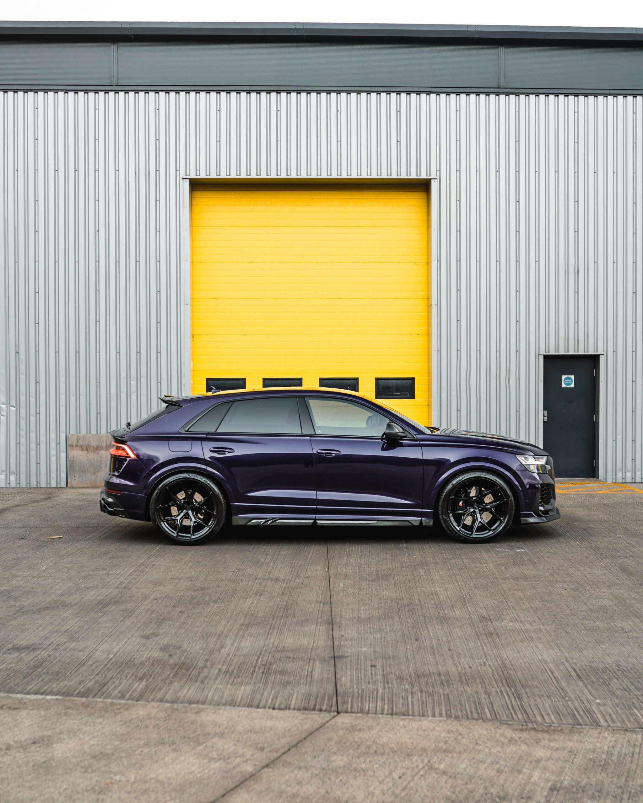 AUDI RSQ8 FULL CARBON AERO KIT – WrapVehicles